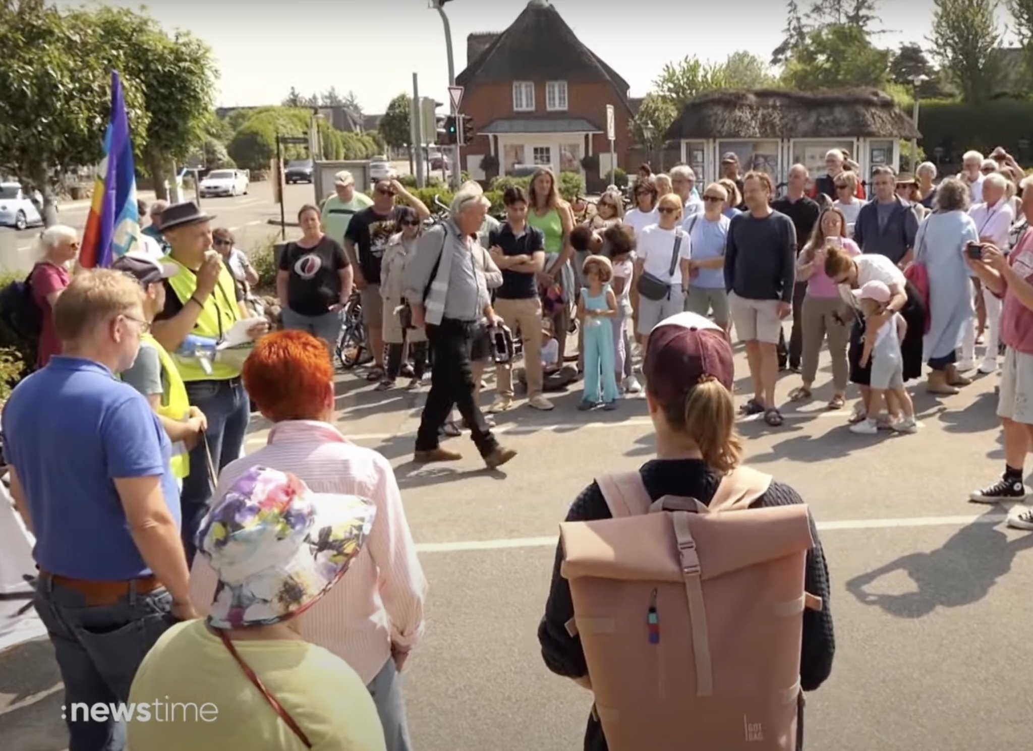 "Ausländer raus": Polizei löst erneut Party auf – doch erlebt blaues ...